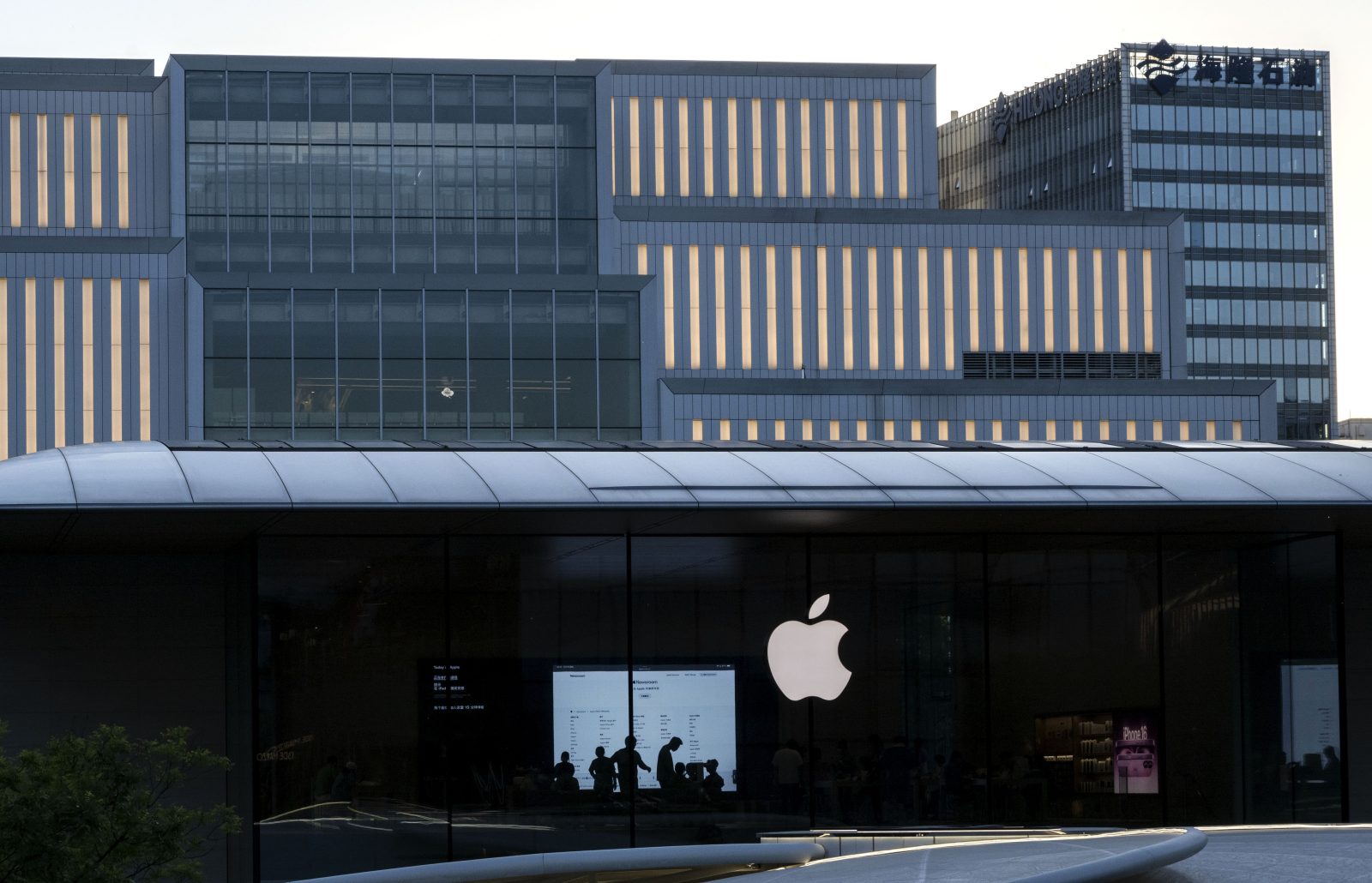 Why Apple can’t just quit China