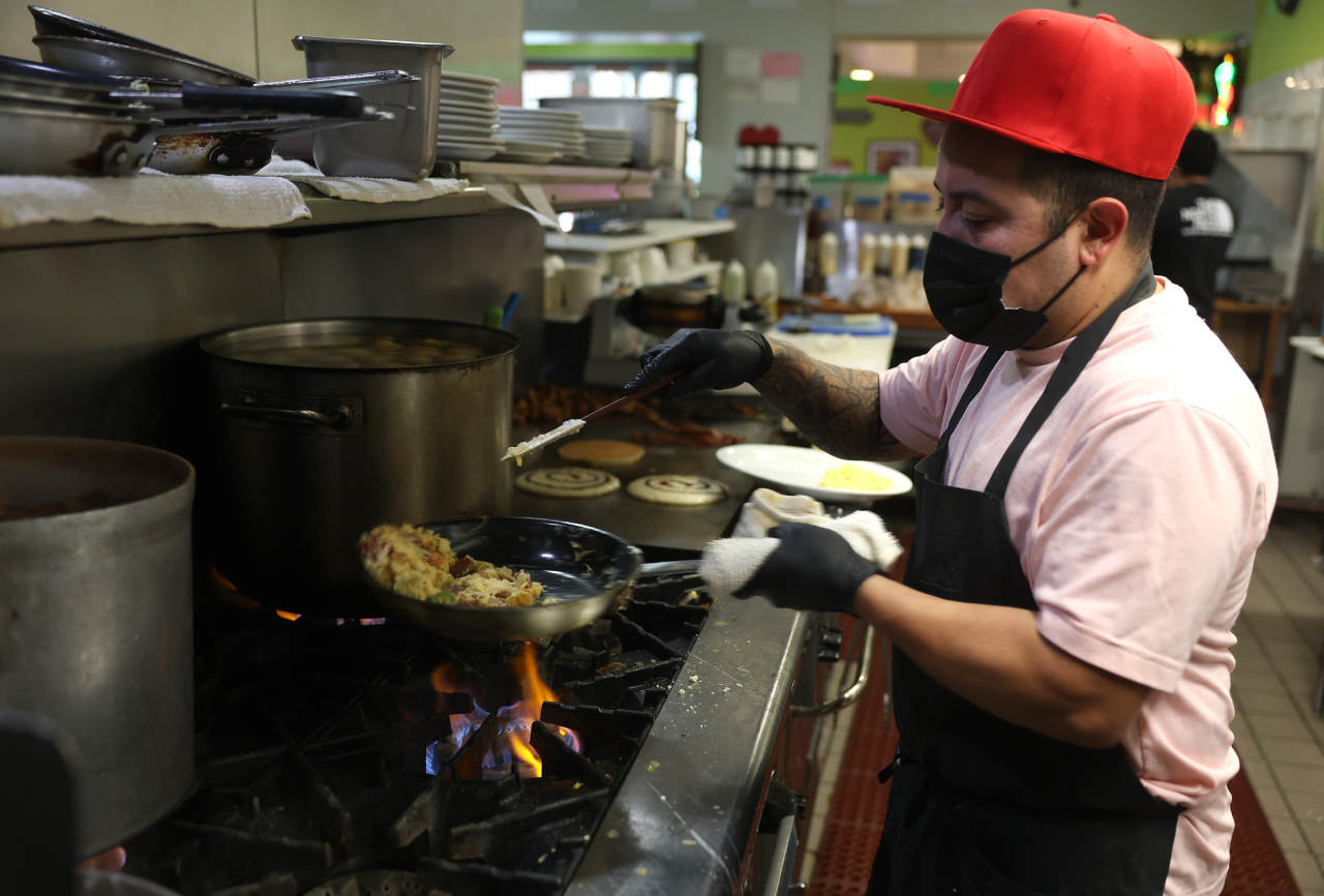 US small-business confidence rises amid brighter outlook expectations