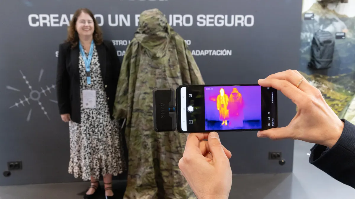 Descubre cómo funciona la capa de invisibilidad que el Ejército español ...