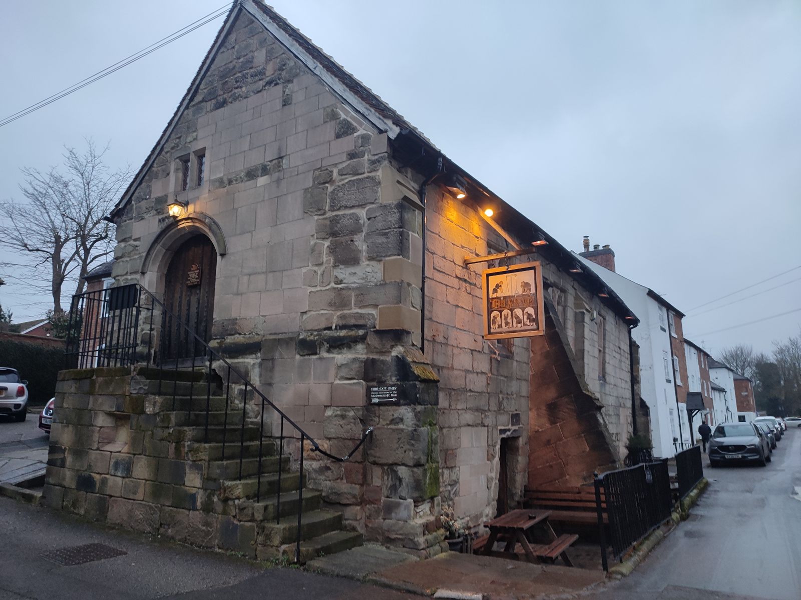 Village pub announces sudden closure, shocking locals with short ...