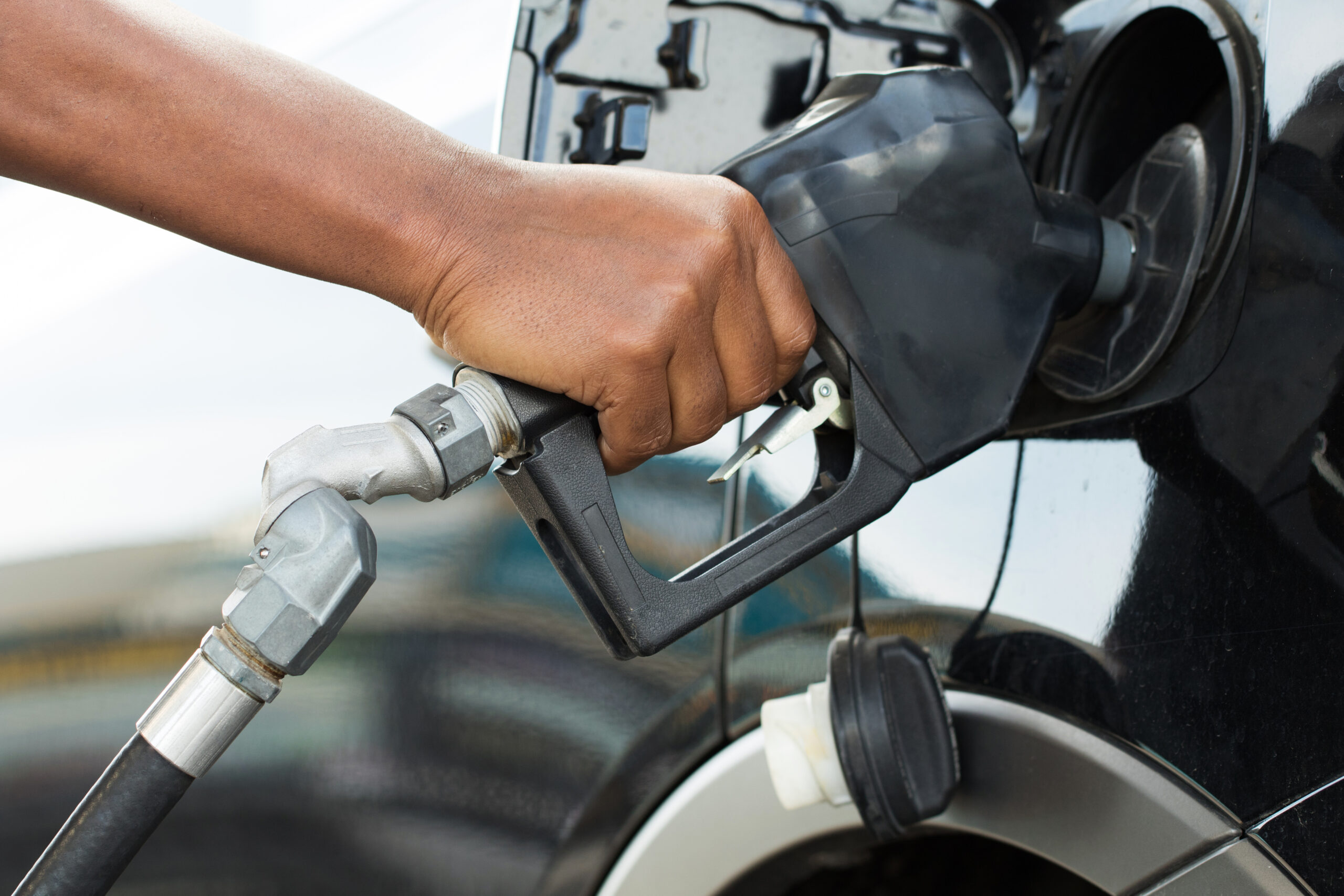 Gas prices continue to drop across SOCAL