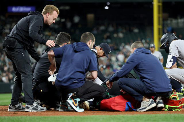 New York Yankees' Oswaldo Cabrera Asked ‘Did I Score?’ as He Left Field in Ambulance After ...