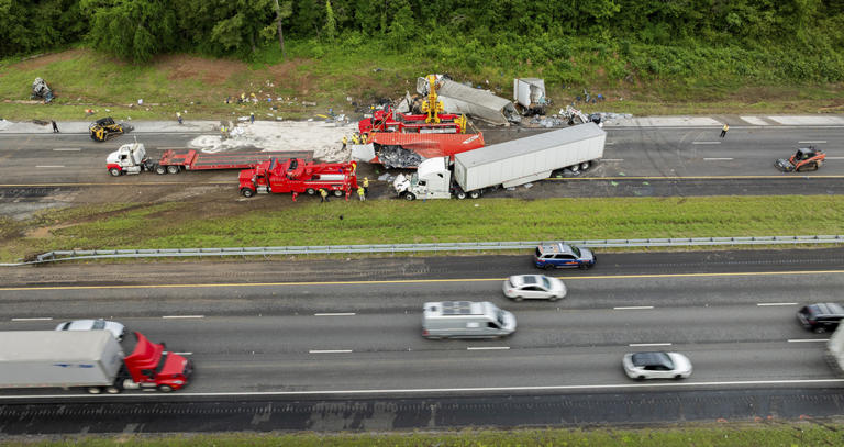 3 people killed in fiery crash involving a half-dozen vehicles on north ...