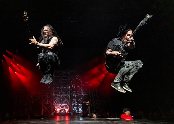 Rocker stops concert to propose to girlfriend on stage in 'beautiful ...