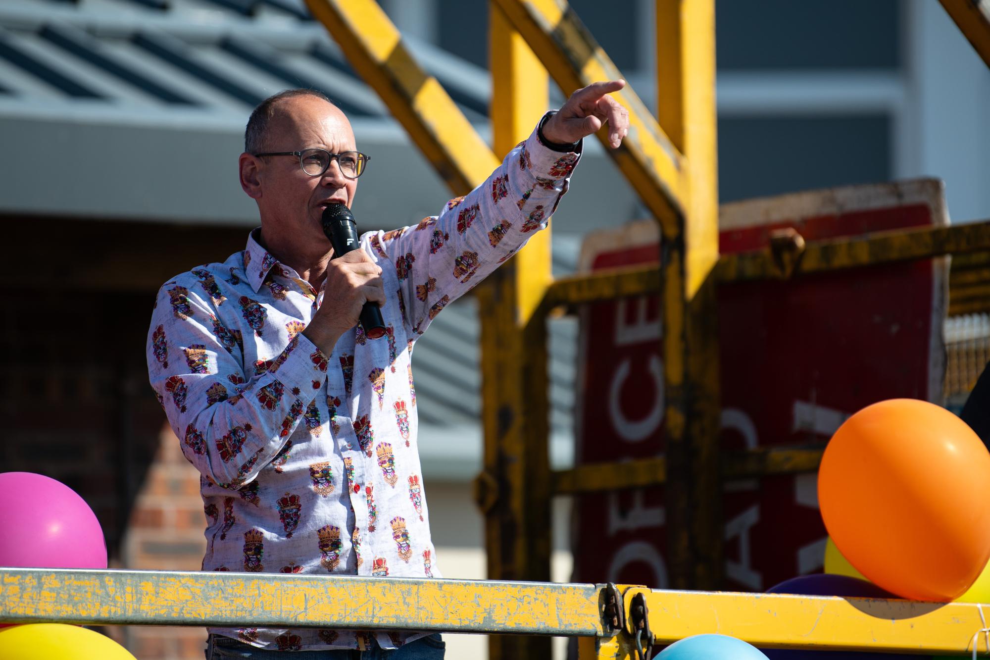 23 colourful pics as hundreds join Chorley comedian Steve Royle for a ...