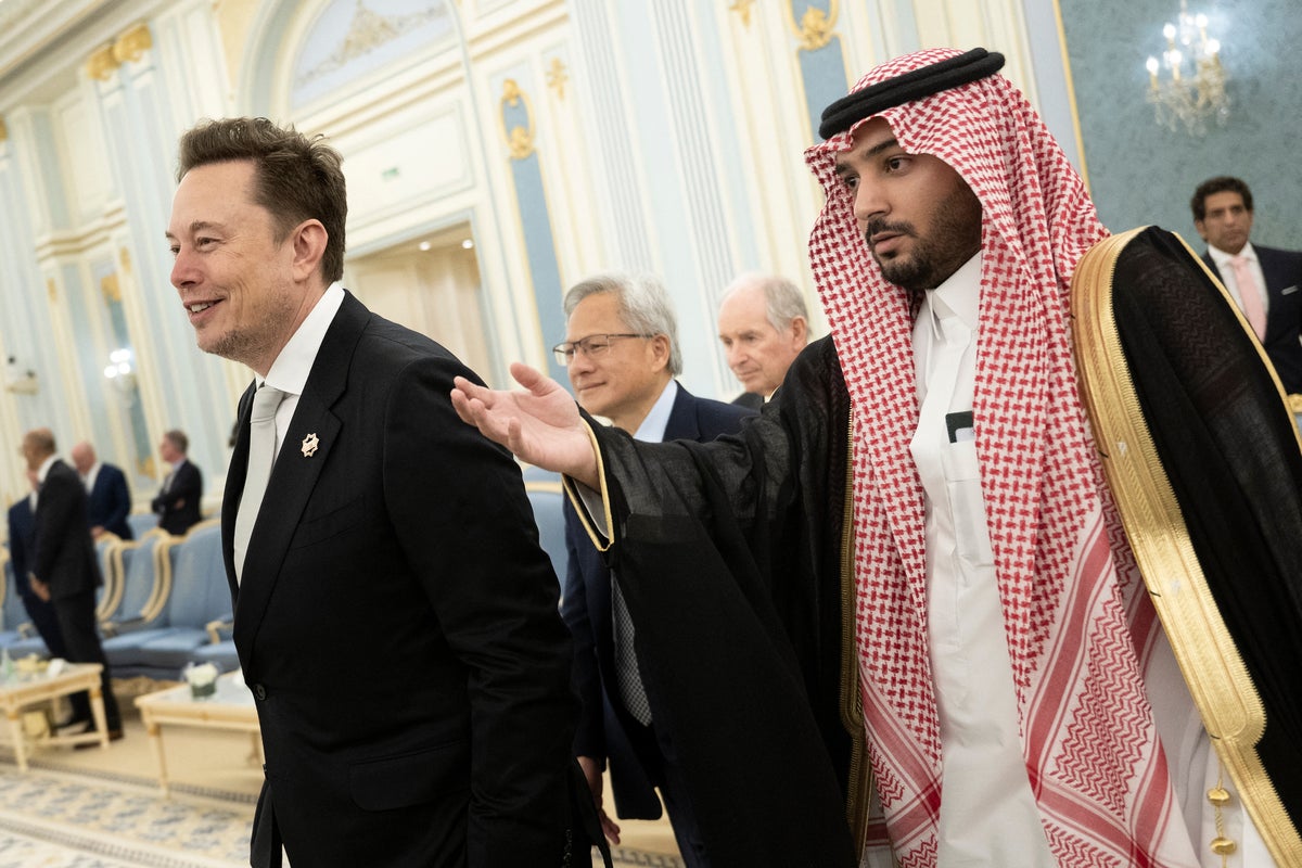 Elon Musk and billionaire CEOs join Trump in Saudi to court oligarchs ...