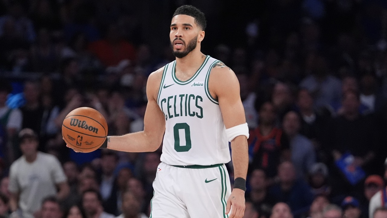 Jayson Tatum out of hospital, meets with Celtics teammates ahead of ...