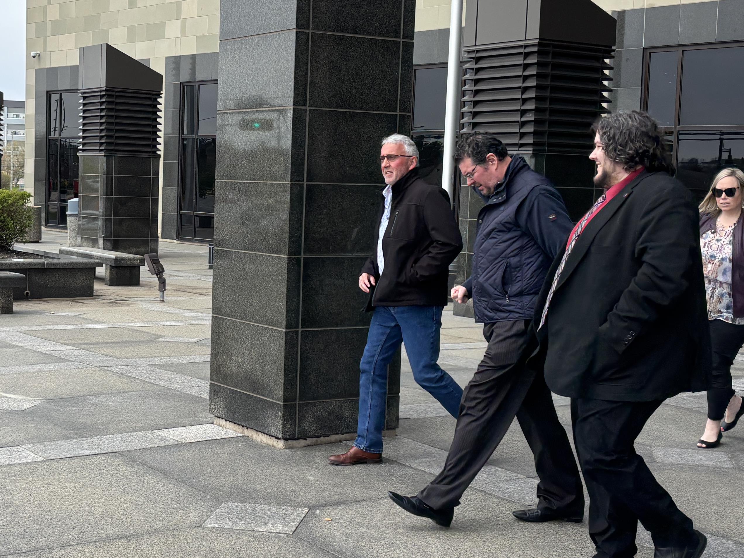 Le fraudeur présumé Daniel Bard perd son avocat en plein procès