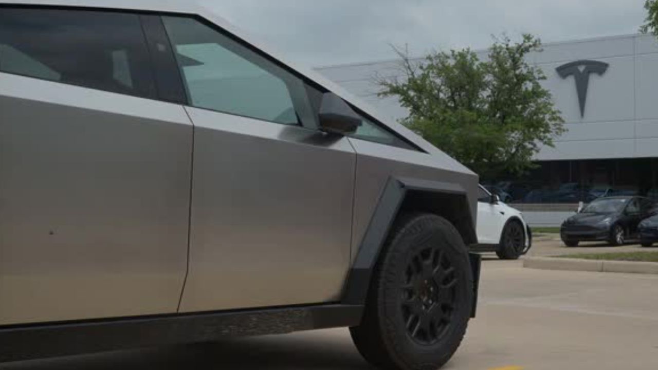 Tesla confirms it has given up on Cybertruck range extender