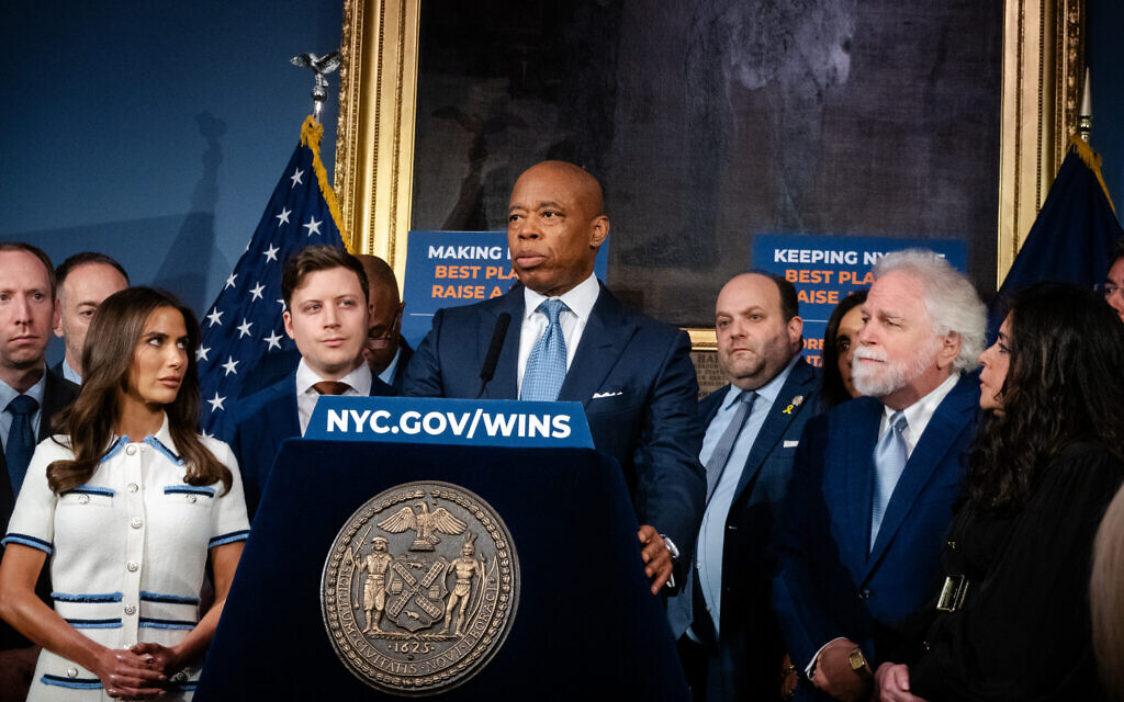 Mayor orders New York City to use IHRA definition of antisemitism