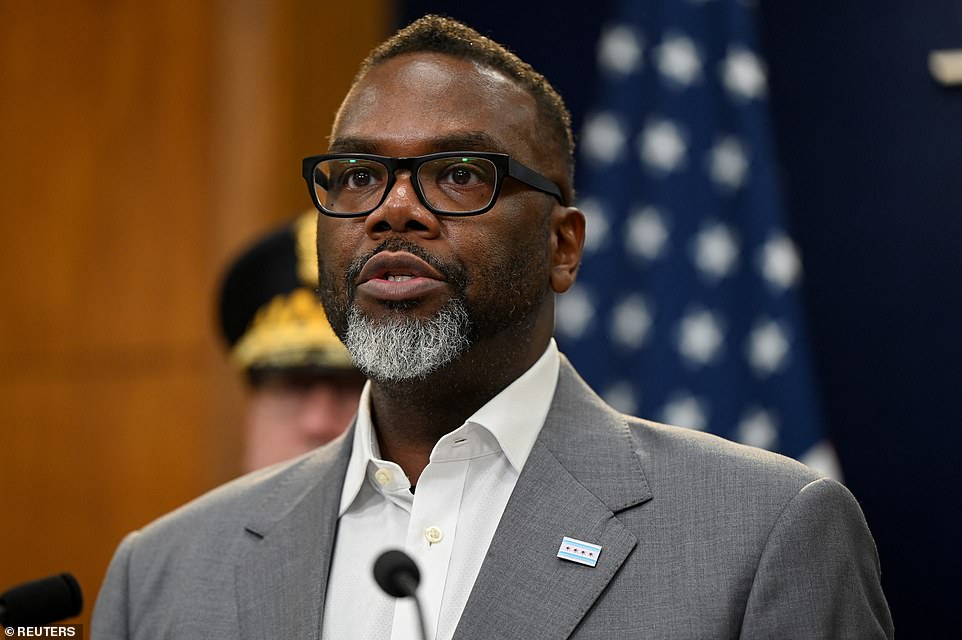 Report: Chicago mayor's bodyguard suspended