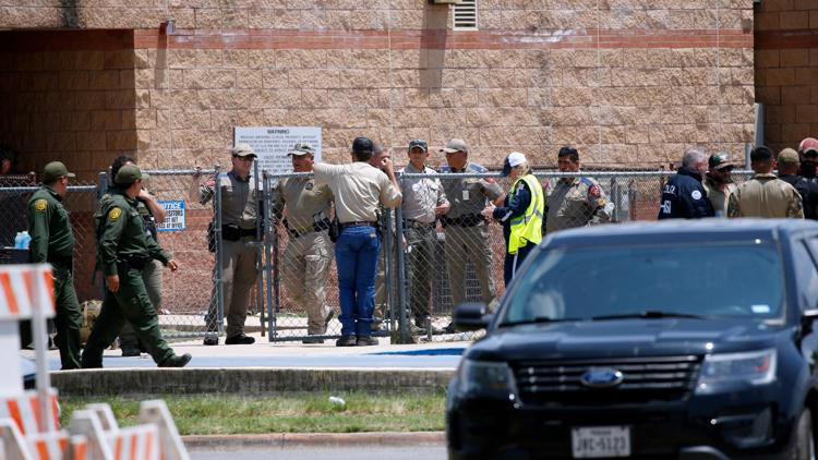 Uvalde County DA files lawsuit claiming Border Patrol agents are being ...