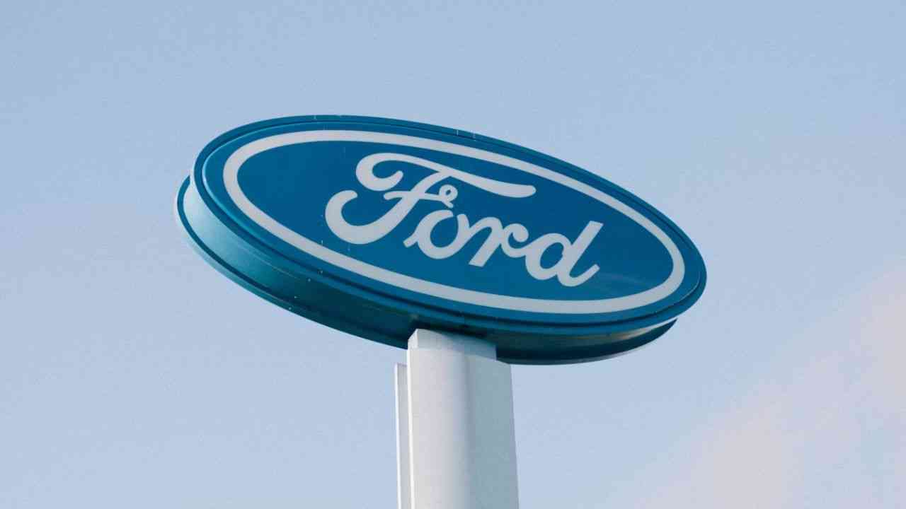 Volt Ford-alkalmazottat letartóztattak, mert milliós alkatrészeket lopott