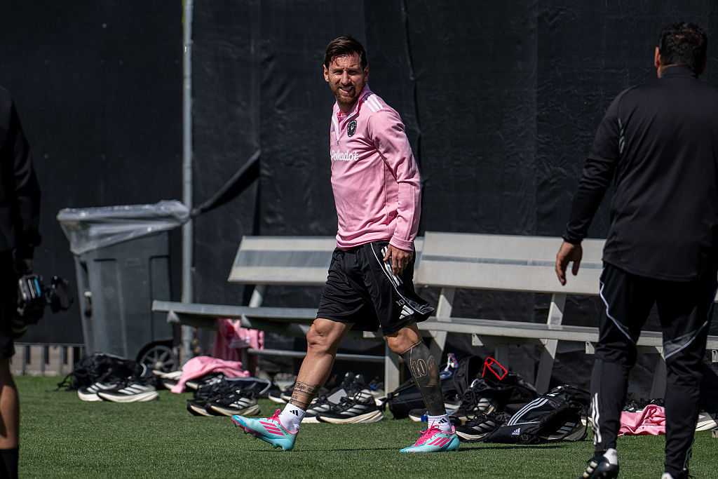 Lionel Messi arrives in Bay Area as fans await his potential debut in ...