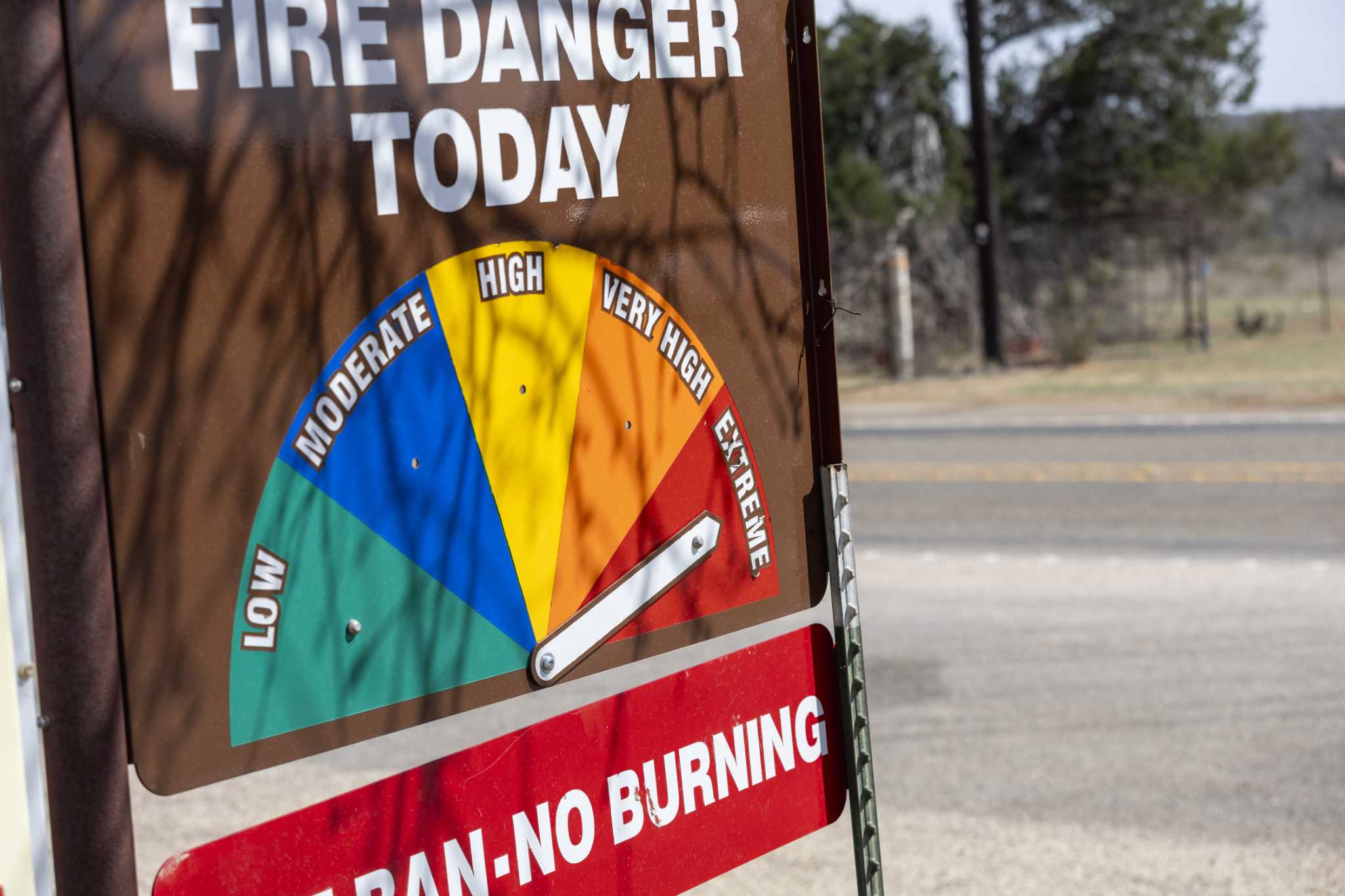 Grass fire breaks out in Fredericksburg amid extreme heat advisory