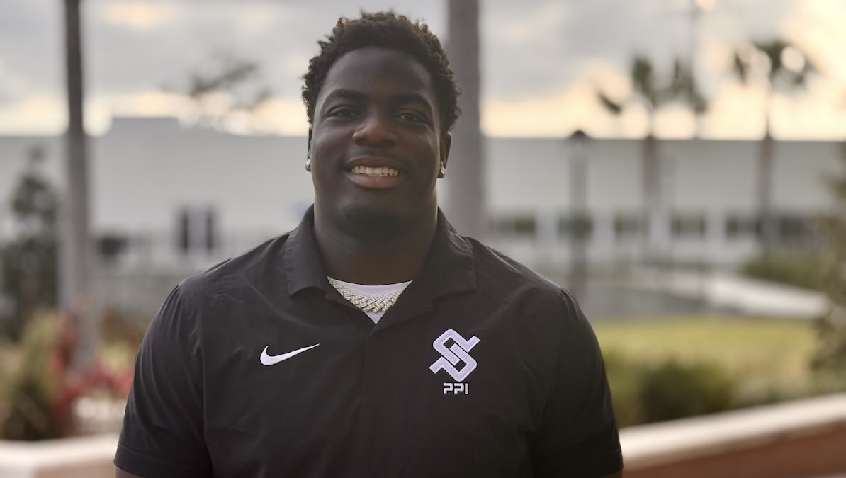 4-star DL Valdin Sone names top eight schools