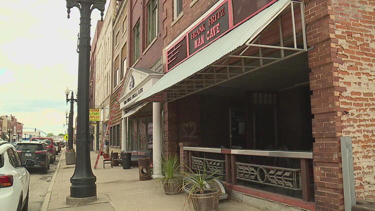 'American Picker' Frank Fritz memorialized with man cave in Savanna