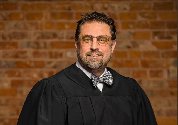 Fowler announces campaign for circuit judge