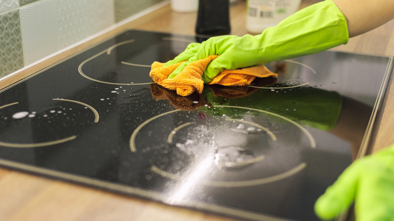 Prevent Cleaning Scratches On Your Glass Stovetop With These Simple ...