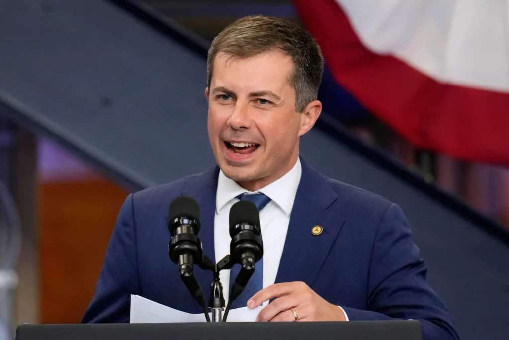 Watch Live Pete Buttigieg Holds Town Hall For Veterans In Cedar Rapids