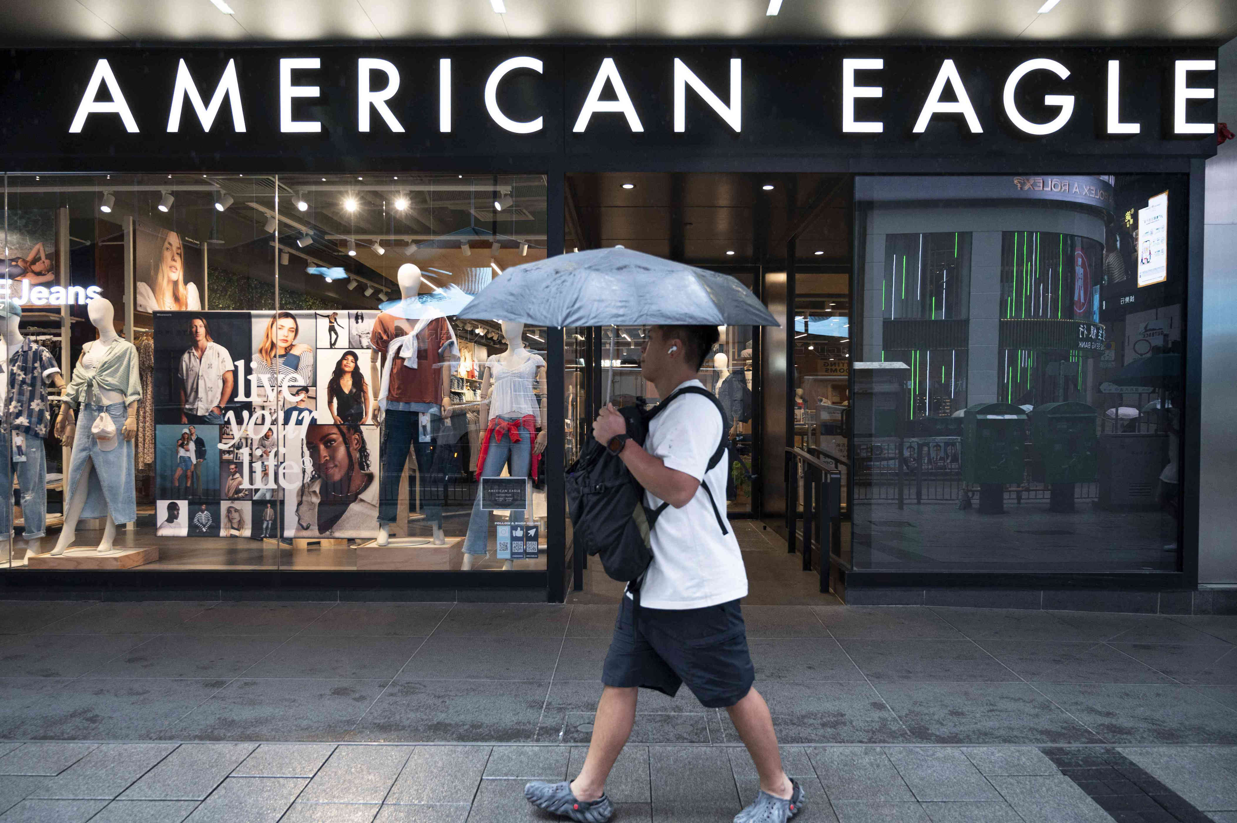 American Eagle Stock Drops After Apparel Retailer Pulls Outlook