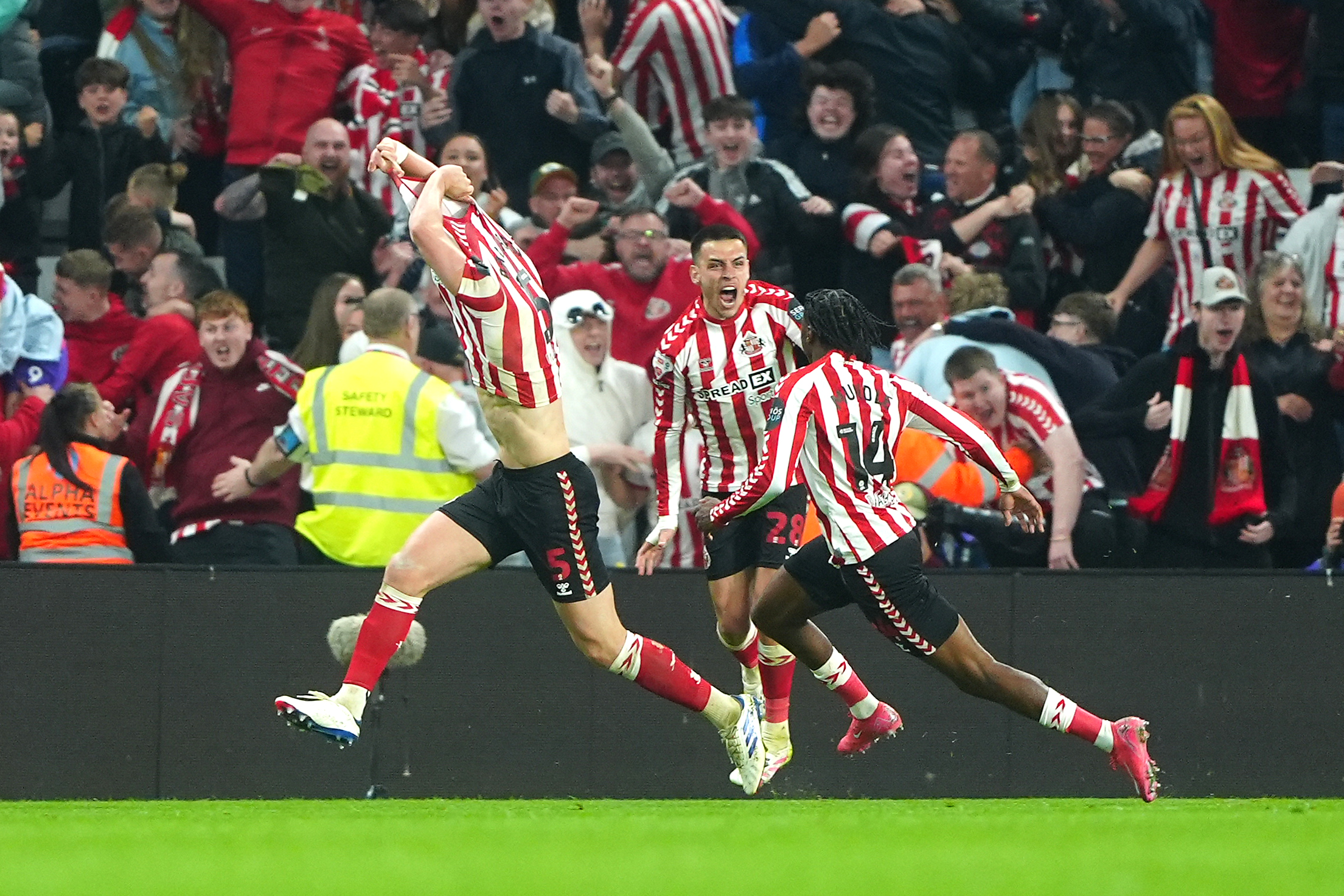 I just watched Sunderland's sensational late win over Coventry City ...