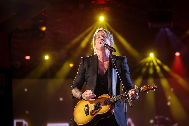 Seth MacFarlane holds nothing back with ruthless jabs at Ellen ...