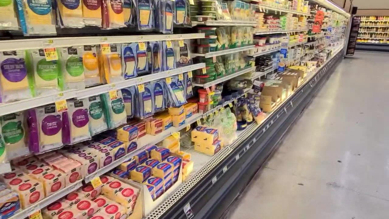 Nearly 3,000 Minneapolis-area grocery store workers threaten to strike