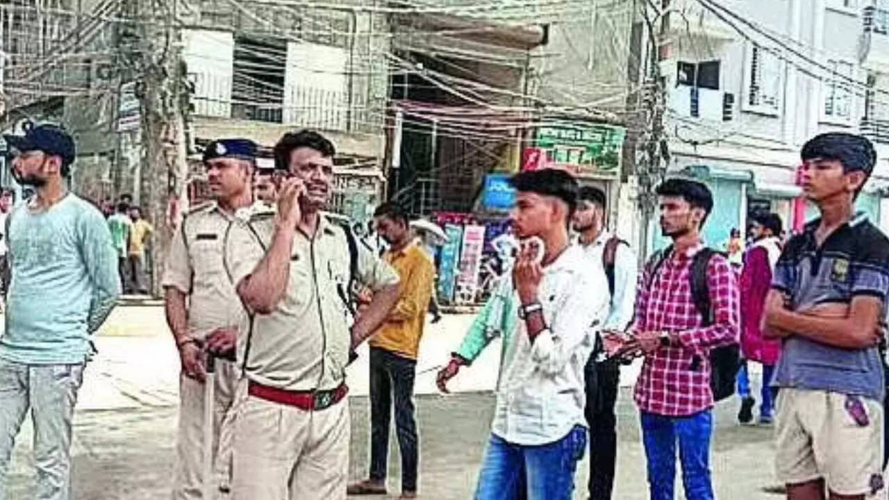 Campus clash turns violent: Bombs hurled at Patna college, 1 injured