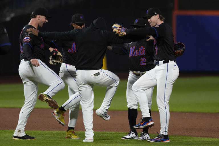 Baty hits tiebreaking homer in 7th inning to send Mets past punchless ...