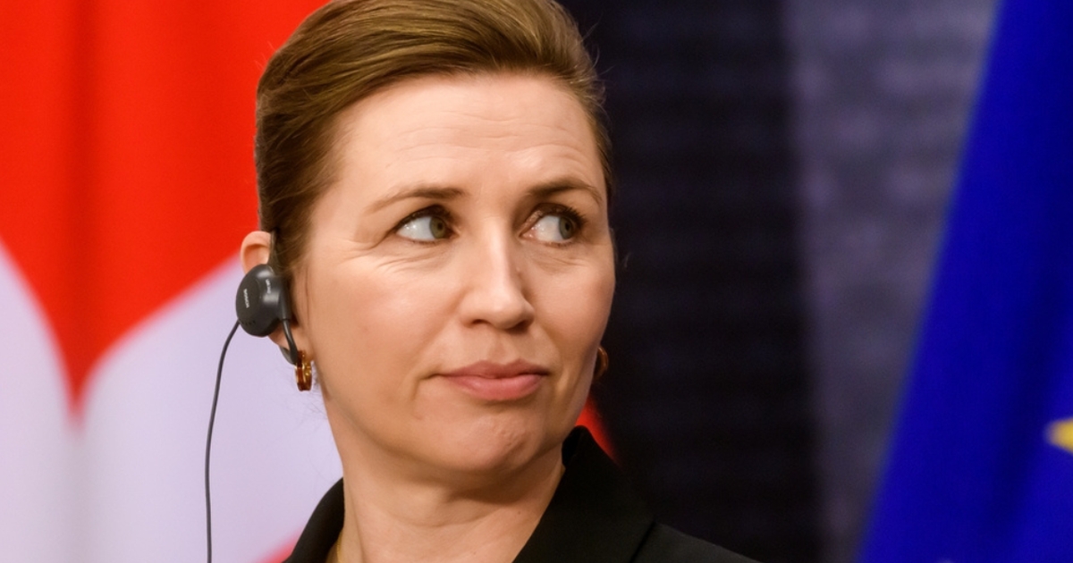 Mette Frederiksen dukker op et mærkeligt sted: Kaldes 'uacceptabelt'