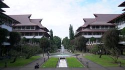 Gotong Royong Satu Kampung Warga Malalak Patungan Biayai Devit Kuliah ...