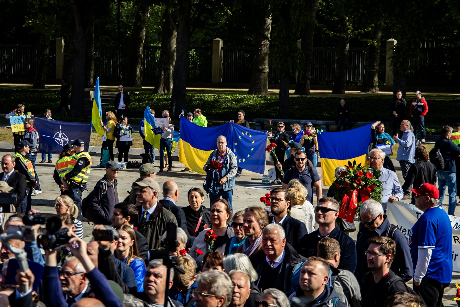Zelensky defends Ukraine's full EU membership bid as pressure mounts in ...