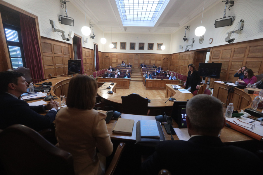 Και οι υφυπουργοί Παπαδόπουλος και Καραγιάννης στην πρόταση του ΠΑΣΟΚ