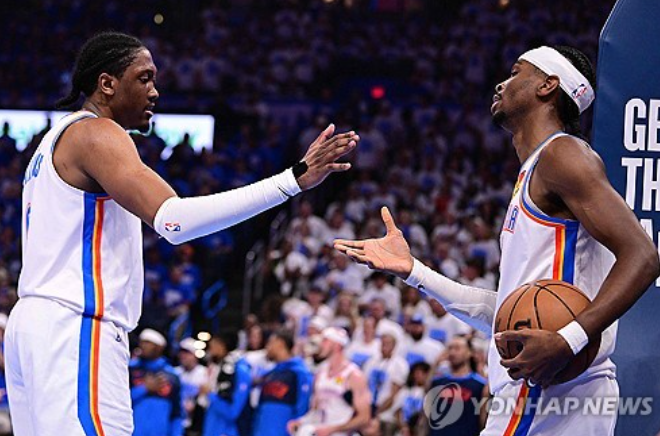 [NBA PO] 흐름 바꾼 도트, OKC는 역전승으로 서부 파이널까지 –1승…덴버는 요키치 44점에도 울었다