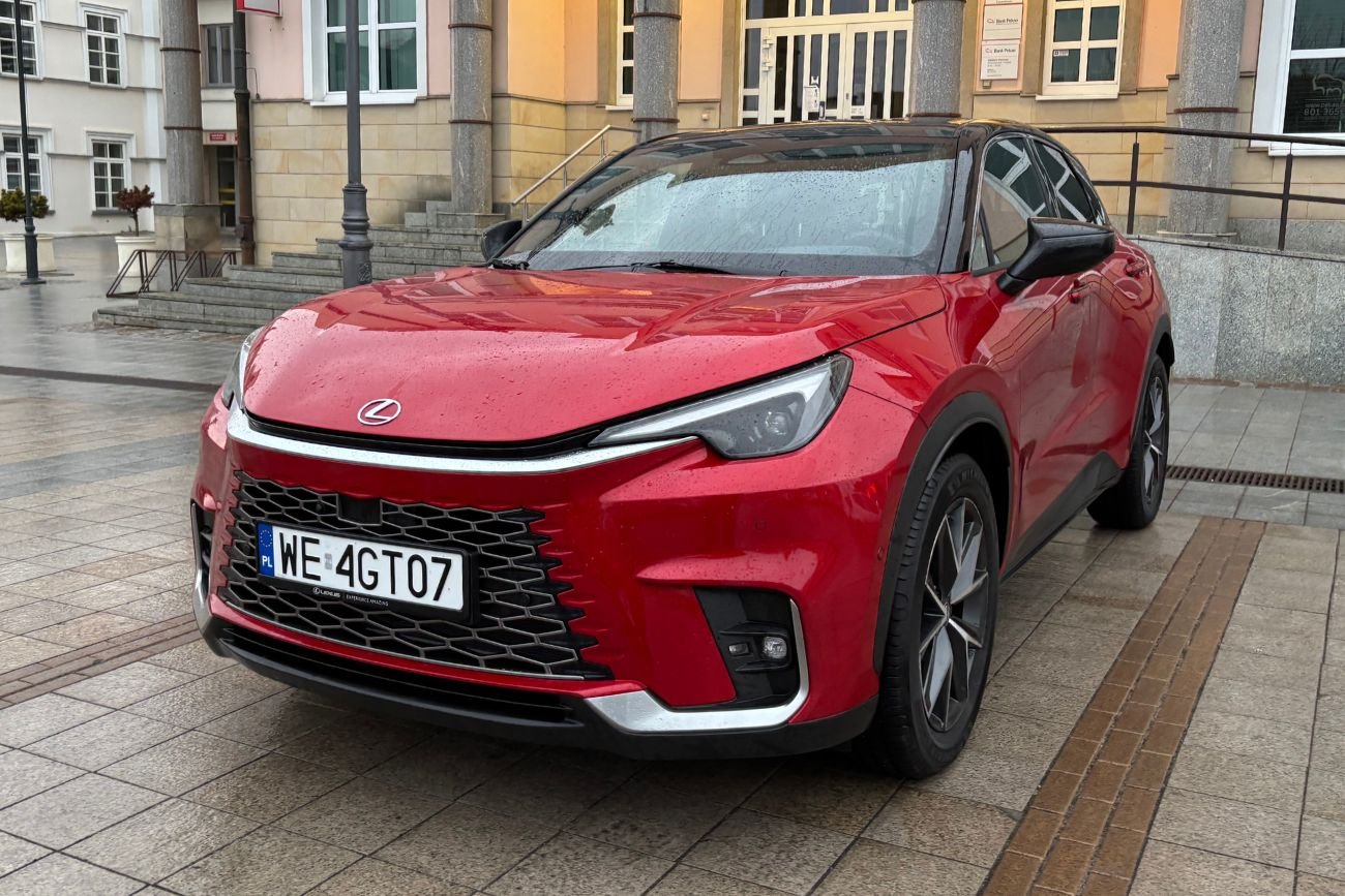 Jeździłem najbardziej wypasioną wersją Lexusa LBX. Czy rzeczywiście ...