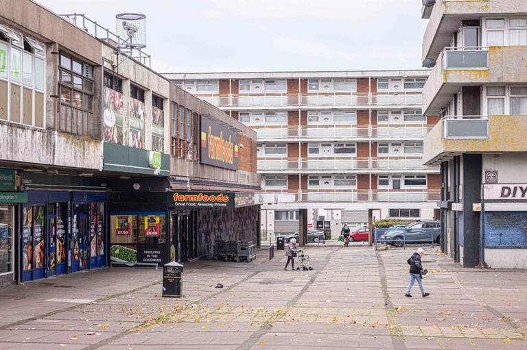 Food worth more than £900 stolen in crime spree at Coventry Farmfoods