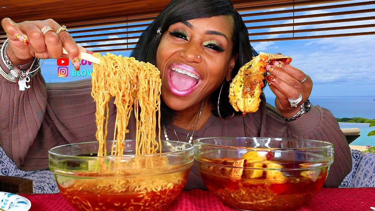ASMR: Eating Spicy Noodles with Lobster