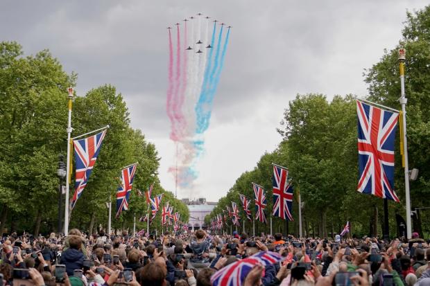 You can see the Red Arrows this weekend in London - Exact time of flypast