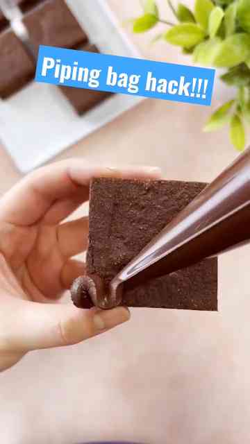 Did You Know This Piping Bag Hack?