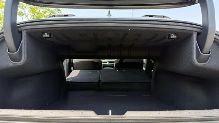 1회 충전 533km 주행…주행성능·거리 다잡은 전기세단 기아 ‘EV4’