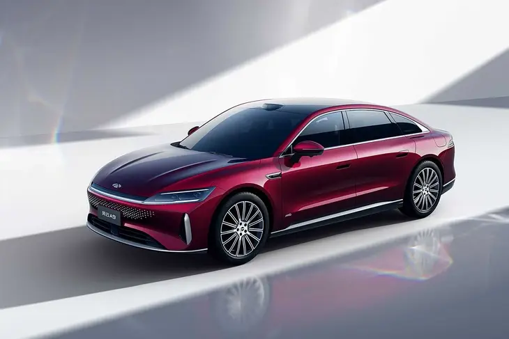 Lãnh đạo làng xe Trung Quốc chê bai xe đối thủ khiến cộng đồng mạng dậy ...