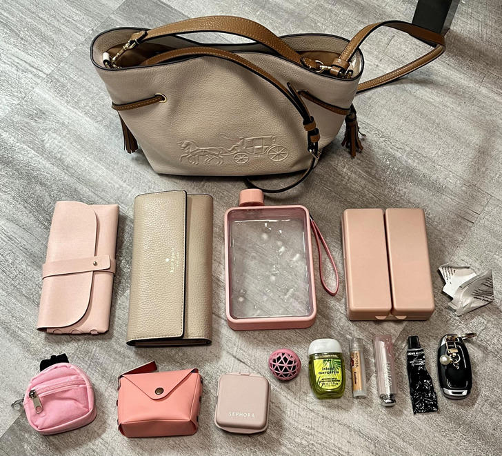 18 People Shared What Unusual Things Can Be Found in a Woman’s Bag