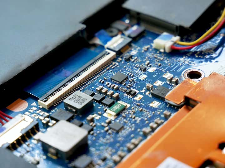Cabinet Gives Nod To Rs 3,700-Crore Semiconductor Unit Of HCL-Foxconn