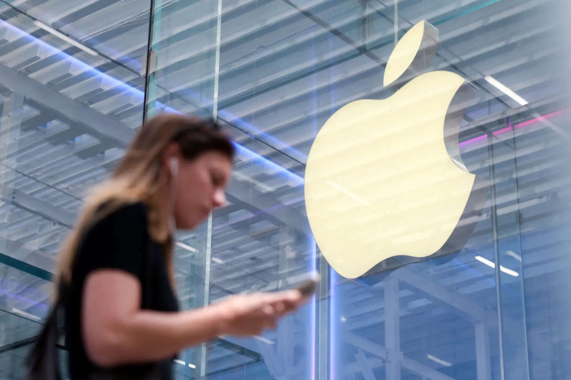 Apple to develop brain-computer interface, following path laid by Elon ...