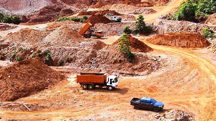 Warga Desa di Halmahera Keluhkan Perusahaan Tambang Nikel Cuci Truk di ...