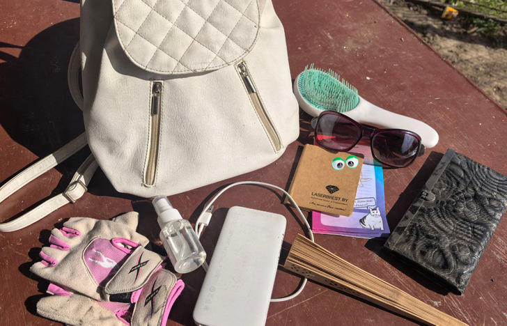 18 People Shared What Unusual Things Can Be Found in a Woman’s Bag
