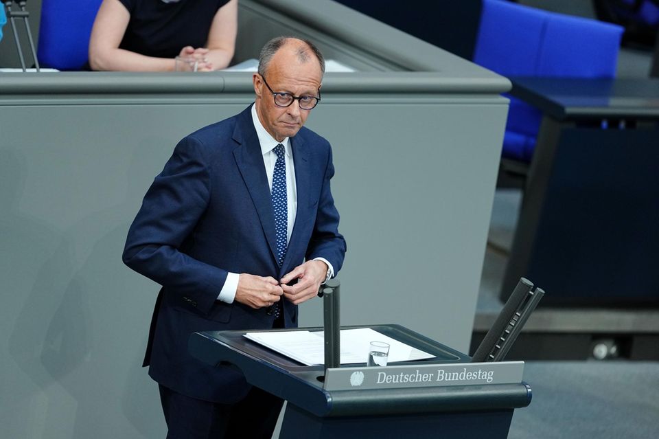 Erste Regierungserklärung: Genosse Friedrich spricht zum Volk – drei ...