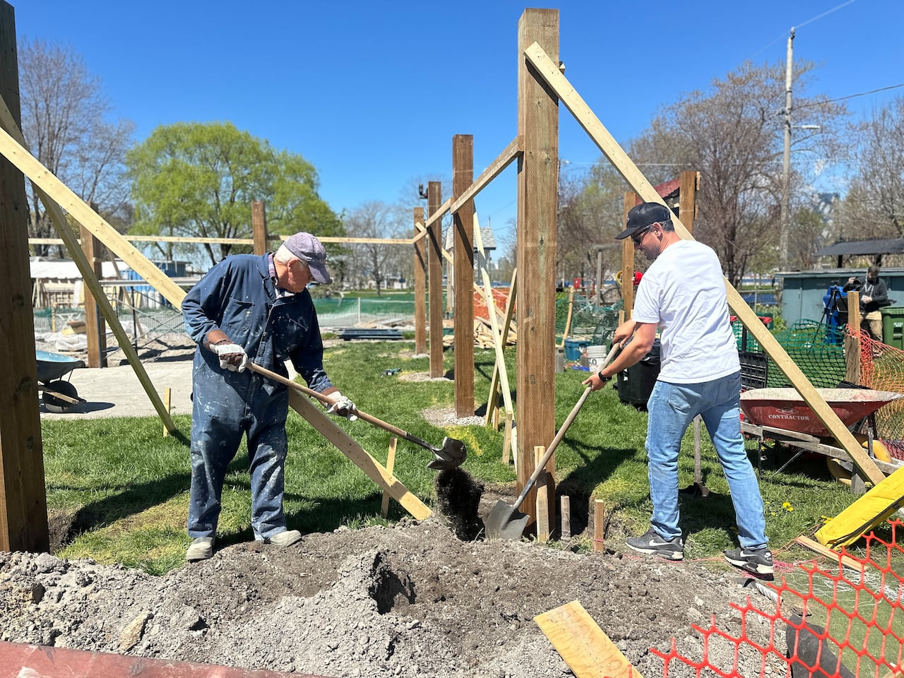 After an iconic landmark was destroyed, Toronto Island residents are ...
