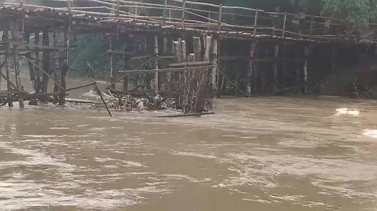 Assam: Singla River surge crumbles wooden bridge in Sribhumi, emergency ...